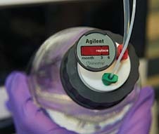 HPLC 시스템을 위한 InfinityLab Stay Safe 캡 | 애질런트