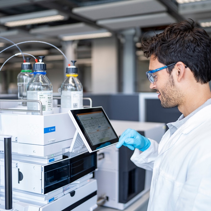 A Laboratory Manager is working with the 1290 Infinity III LC System ...